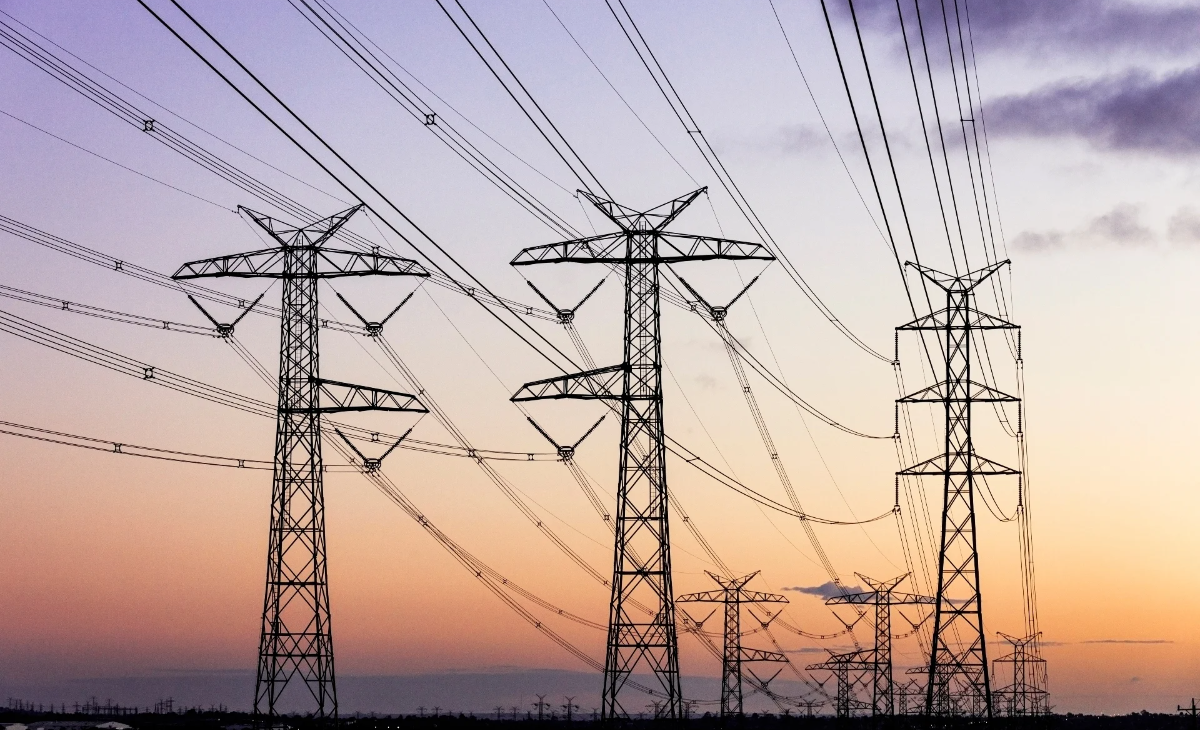 Expert Power Line Construction Services - Get a Quote - Xytower